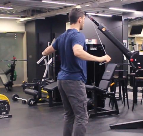 El vuelo lateral unilateral en polea | Institute